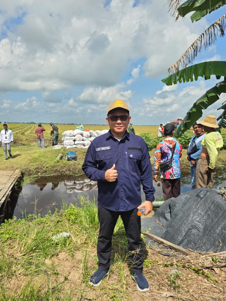 Kadis ESDM Kalteng Dampingi Gubernur Hadiri Gerakan Tanam Padi Serentak Bersama Presiden RI ...